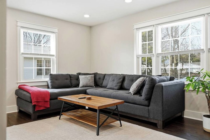 Downtown Retreat With 2 Primary Suites - Leesburg, VA