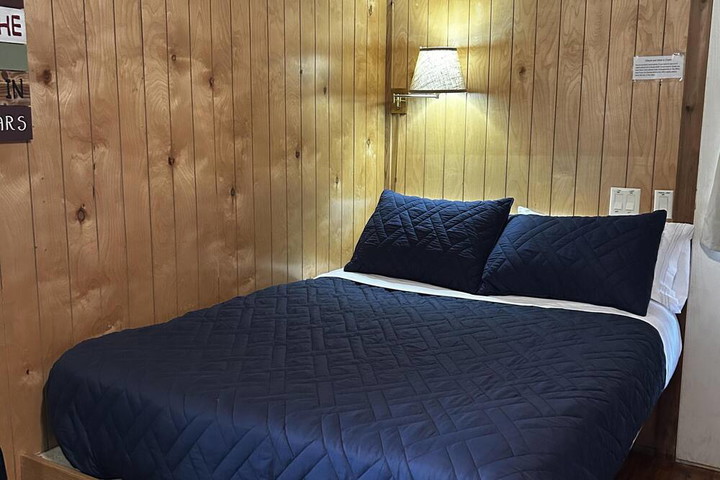 Deluxe Cabin - The Bear Den - Our Deluxe Cabins Offer Comfort With A True Okefenokee Feel. Climate Controlled, Private, And Set In A Quiet Part Of The Campground. - Folkston, GA