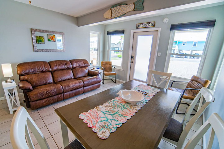 Across The Street W/ Gulf Views, Ground Level, Dogs Ok, Private Pool! - Apalachicola