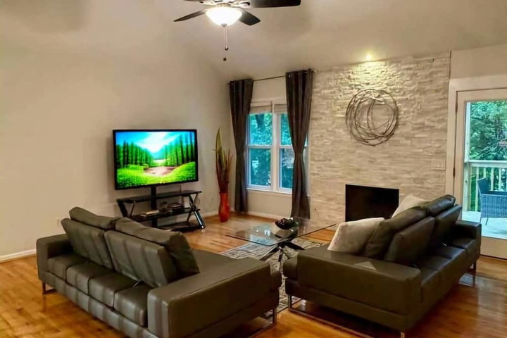 Cozy Retreat Near Braves & Walking Trails · 3br Sleeps 10 - Kennesaw, GA