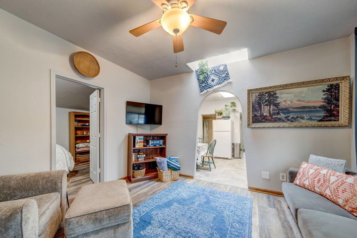 Charming 2-bedroom Bungalow In The Heart Of Coeur D'alene With Backyard Oasis - Coeur d'Alene, ID