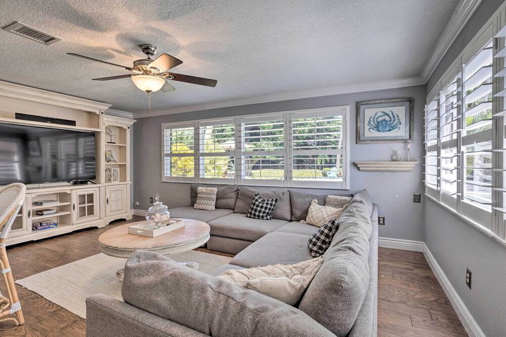 Poolside Paradise W/ Tropical Hut In Palm Beach - Palm Beach Gardens, FL