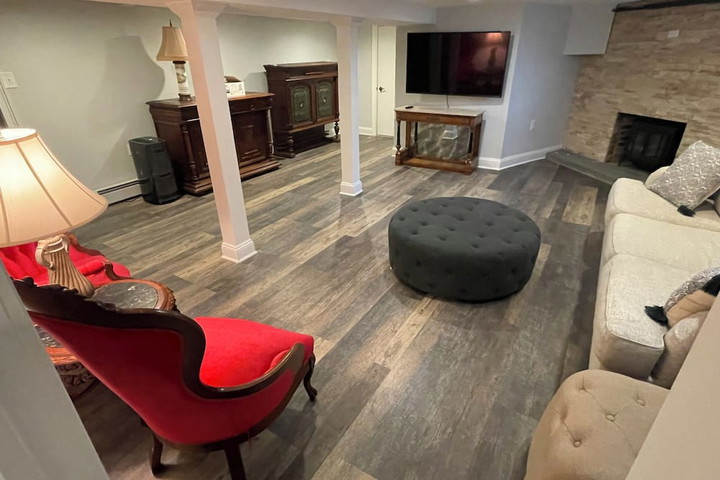 Cheerful 4 Bedroom Home With All The Updates - Newtown, CT