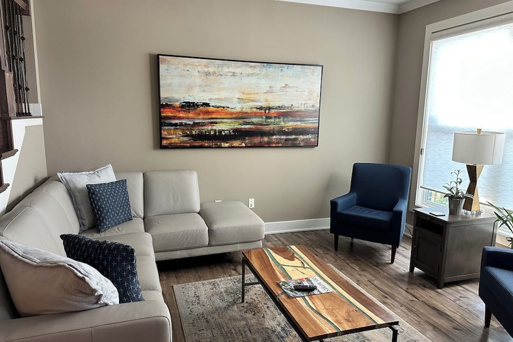 Luxury Condo. 2 Car Garage, Rooftop Patio. Perfect For Work Or Play! - Ankeny, IA