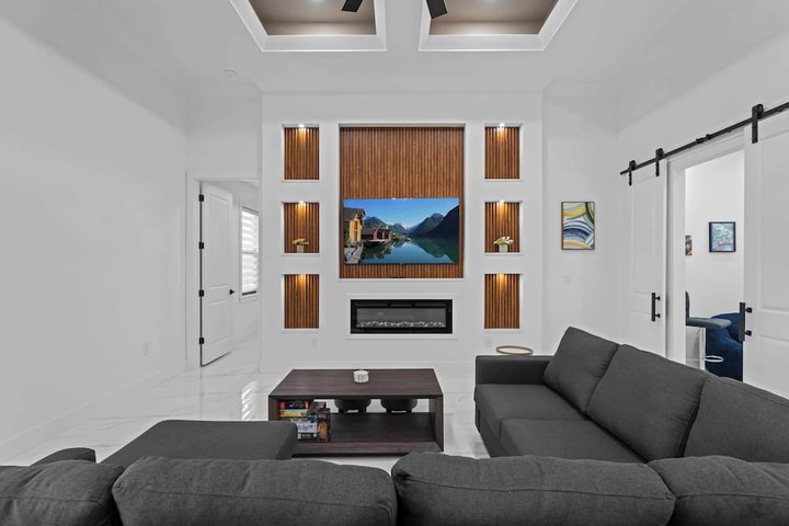 Contemporary Gem- Heated Pool, Game Room, Bbq - Burnt Store Marina