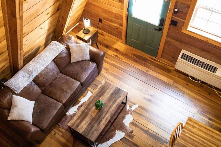 Tail End | Outdoor Hot Tub - Slade, KY