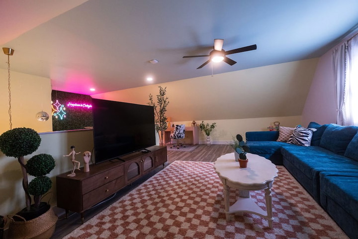 2 Bedroom Pastel Loft 1 Mi From Lake Michigan! - Skokie, IL