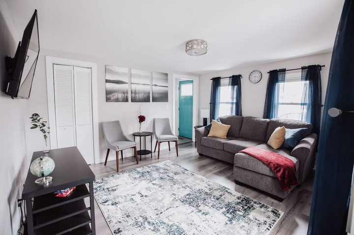 Newly Remodled Home Located Within Walking Distance Of Downtown Bangor And Waterfront Concerts - Bangor, ME
