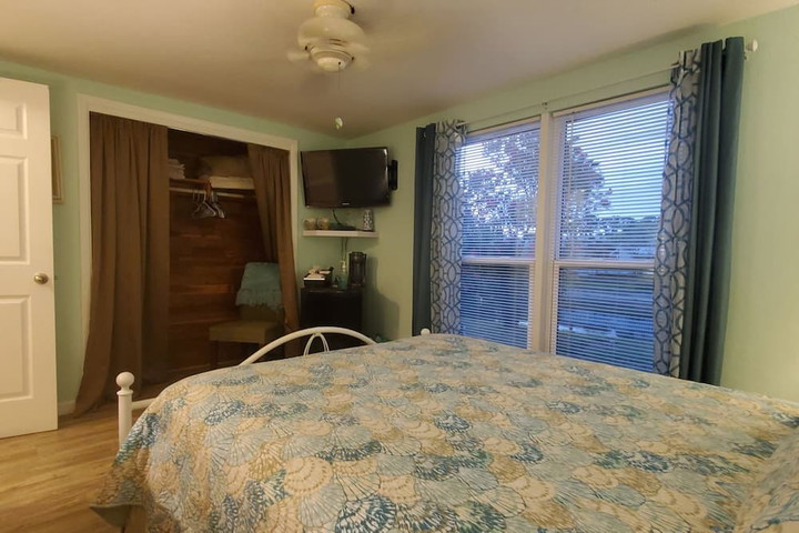 Private Bedroom And Private Bath At Separate End Of Home With Water Views. - Florida