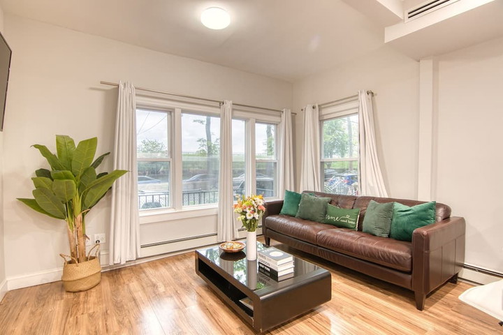 Elegant 2br Modern Oasis Brand-new Build, Luxe Touches & Lightning-fast Wifi, Ac - The Bronx, NY