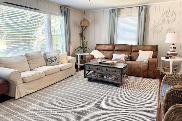 Modern East Beach Heated Pool + Steps To Beach - Brunswick, GA
