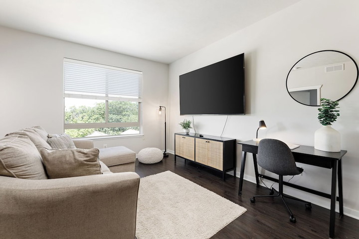 Downtown Birdseye View | Ac | 85" Tv | Balcony - Traverse City, MI