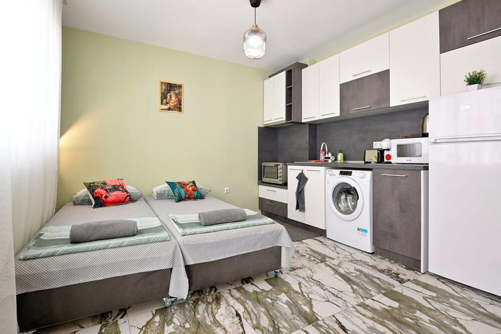 New Modern 1 Bedroom With Private Parking - Várna