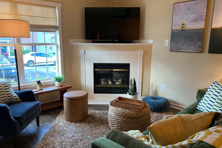 Tranquil Mid-century On Meadow:  Joyfully And Passionately Created To Enjoy. - Jacksonville, NC