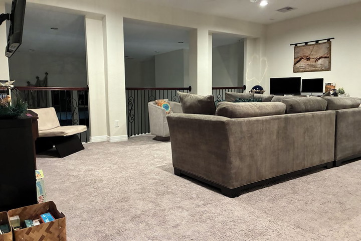 Spacious 3br/3ba Upstairs Getaway With Private Balcony Steps From Town Center - Pearland, TX