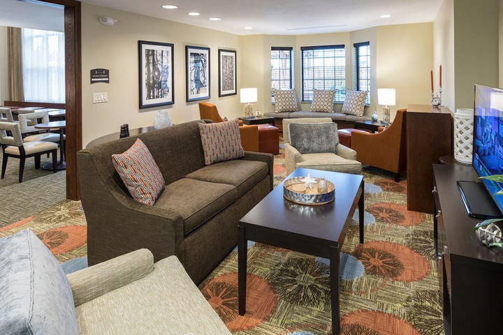 Free Breakfast. Pool. Great For Business Travelers! - Omaha, NE