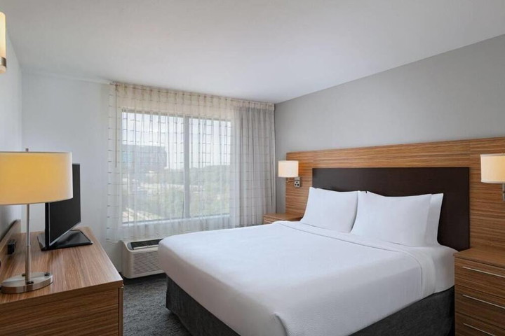 3 Suites Ideal For Weekend Getaways With Family & Friends | Free Breakfast - Macon, GA