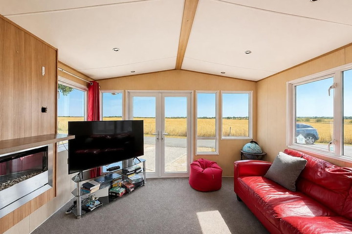 Lovely Caravan With At Steeple Bay Park, Essex Ref 36016f - Maldon