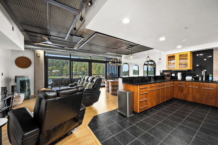 Kate's Place-riverfront Condo - Coeur d'Alene, ID