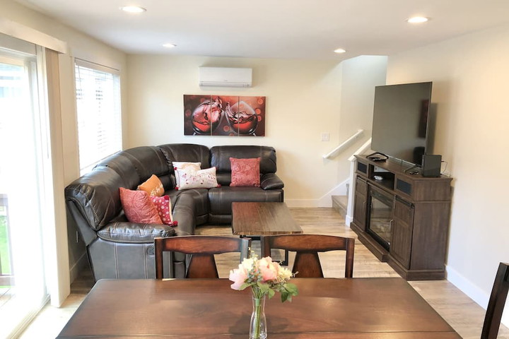 Entire Semi-detached Kirkland Townhome - Bothell, WA