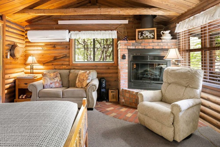 Romantic Cabin Next To Slide Rock - Sedona, AZ