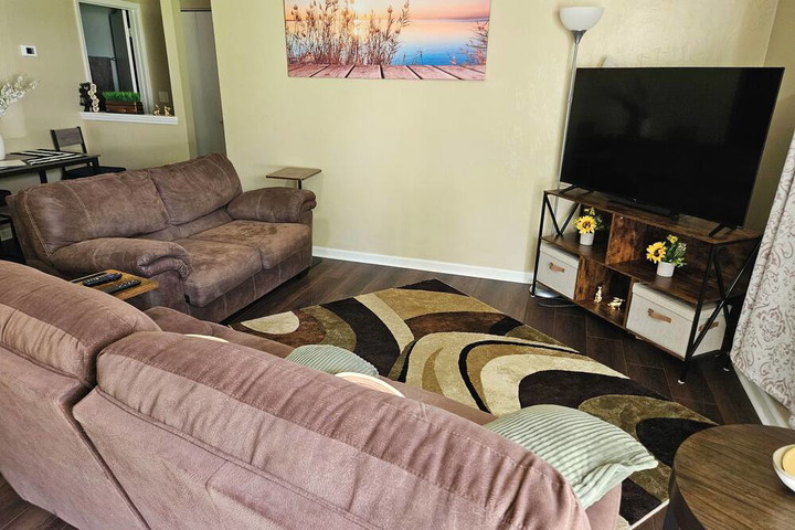 Relaxing Retreat House On Chateau Lane 2 Bed/2 Bath Near Fsu And Fl Capital - Tallahassee, FL