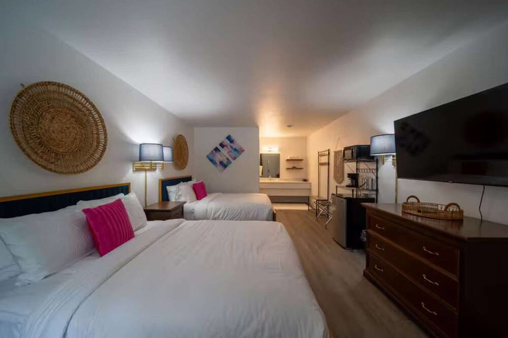 Queen Suite #2 At Glory Dayz! - Eureka Springs, AR