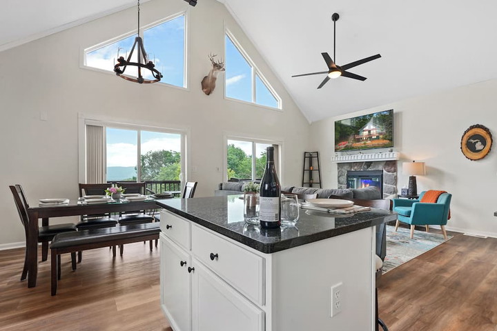 Modern Cabin-private Hot Tub-mtn Views Of Fall Colors-game Room-family & Pets - Petoskey, MI