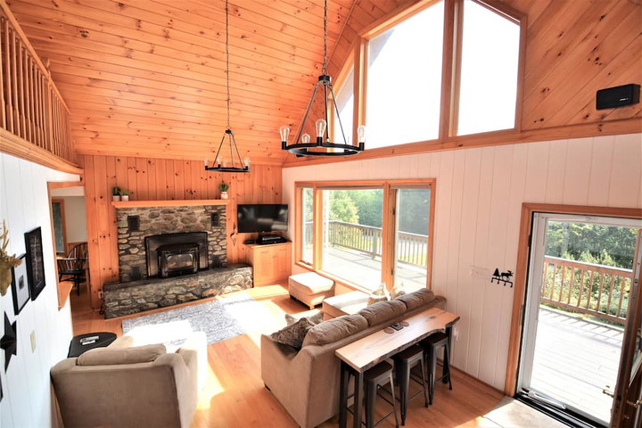 Edelweiss! A Luxurious 5 Bed Ski Chalet 5 Mins To Jay Peak, Vermont - Vermont