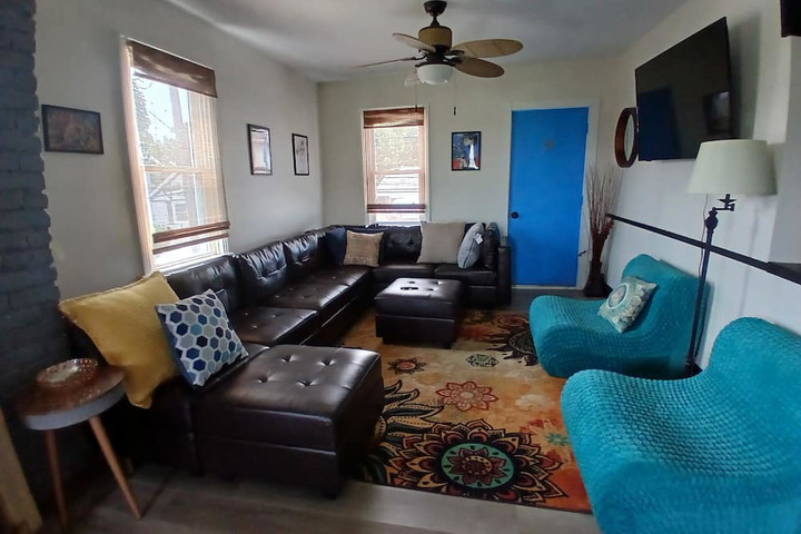 Eclectic Decor 5 Br House, 2 Baths & 2 Kitchens With Wifi And Ac In Old Forge - Scranton, PA