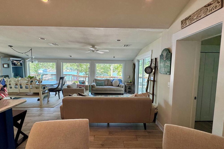 Waterfront Beauty With Dock And Fireplace! Check In Bay! New Hot Tub!! - Disney, OK