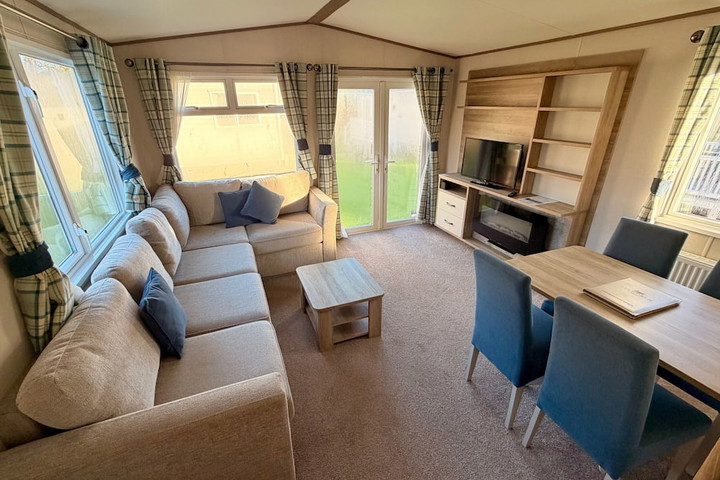 Accessible Classic Holiday Home For 4, Comfortable Coastal Getaway - Lulworth Cove