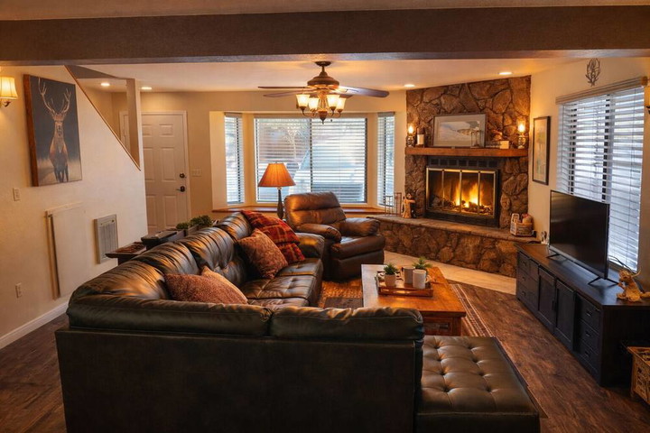 Pinetop Getaway In A Gated Community, Pool, Walk To Dining & Trails - Pinetop-Lakeside, AZ
