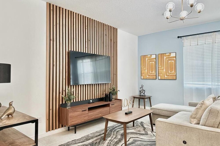 Luxury 3br/2.5ba Near Disney | Sleeps 9 | Resort Pool | Pet-friendly | 311 - Haines City, FL