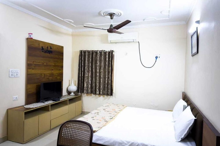 Nirvana Homestay,  Located In The Serene And Prestigious High End Dampier Nagar. - Mathura