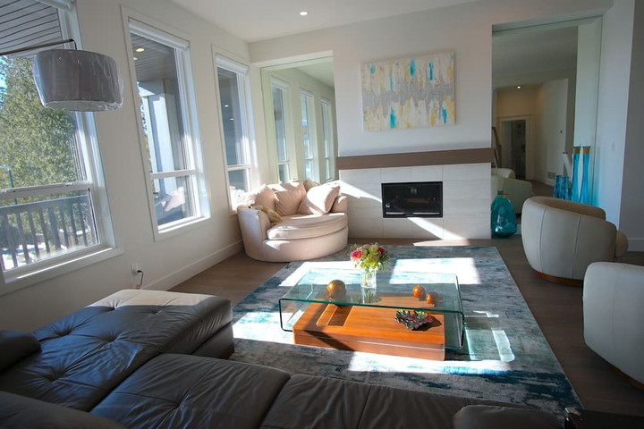 Luxury Mountain Retreat | Beautiful Zen Interiors | Minutes To Transit - Coquitlam