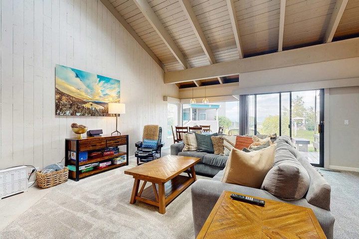Lakeside Modern Villa With Fireplaces, Resort Amenities, Grill, Wd, & Internet - South Lake Tahoe, CA