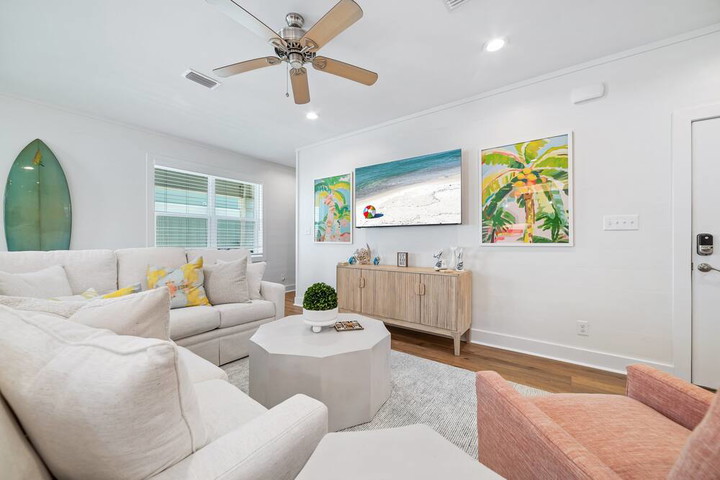 Luxury Cottage In The Heart Of Gulf Shores! - Gulf Shores, AL