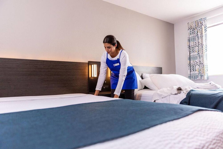 2 Full Beds | Smoking, Kitchen - Hampton, VA