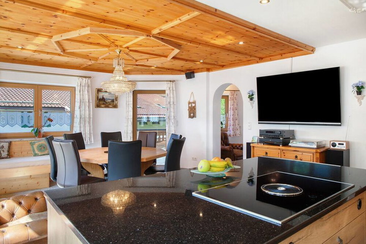 Apartment 'Ferienwohnung Lapislazuli' With Mountain View, Private Terrace And Wi-fi - Mittenwald