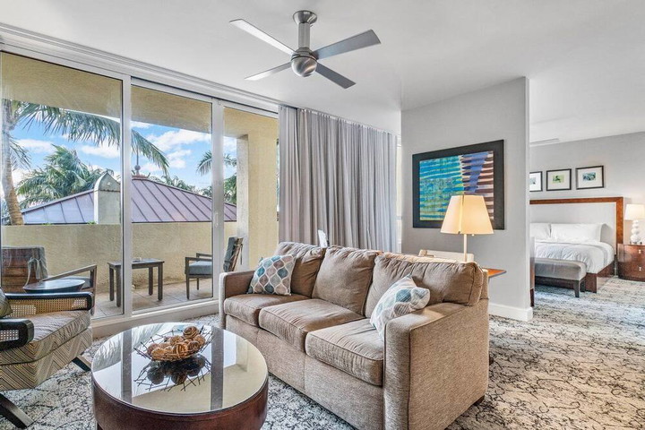 Stunning Oceanfront Resort, Enjoy Breakfast On Your Extended Balcony - West Palm Beach, FL