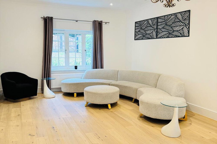 Luxury Ascot Private Indoor Heated Pool & Wellness Spa - Bracknell