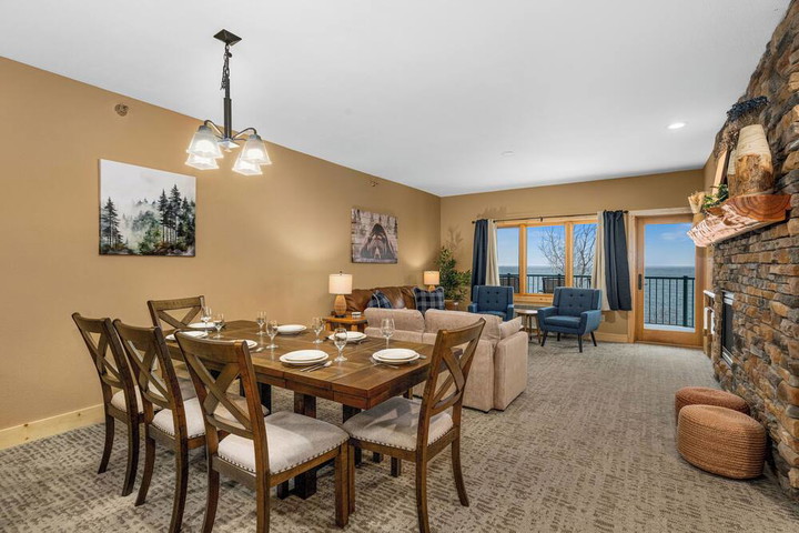 Lakeview Condo, Pool/hot Tub. Perfect For Families, Groups. 3br/2ba - Two Harbors, MN