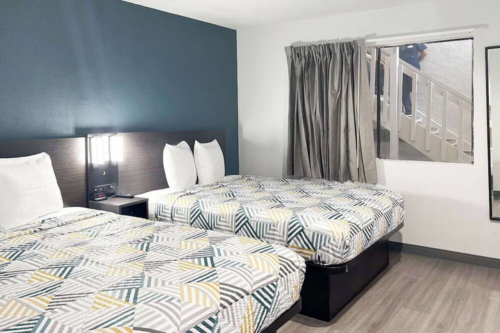 Sleek Irving Retreat Near Downtown | Sea Life Grapevine Aquarium - 4.3 Miles - 베드포드