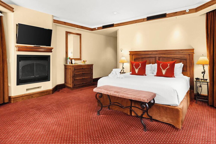 Premium Mountain View Unit | Amazing Mountain View W/ Hot Tub And Parking! - Vail, CO