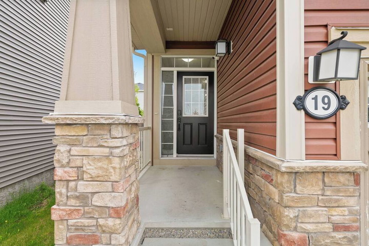 A Beautiful Home In Airdrie - Airdrie