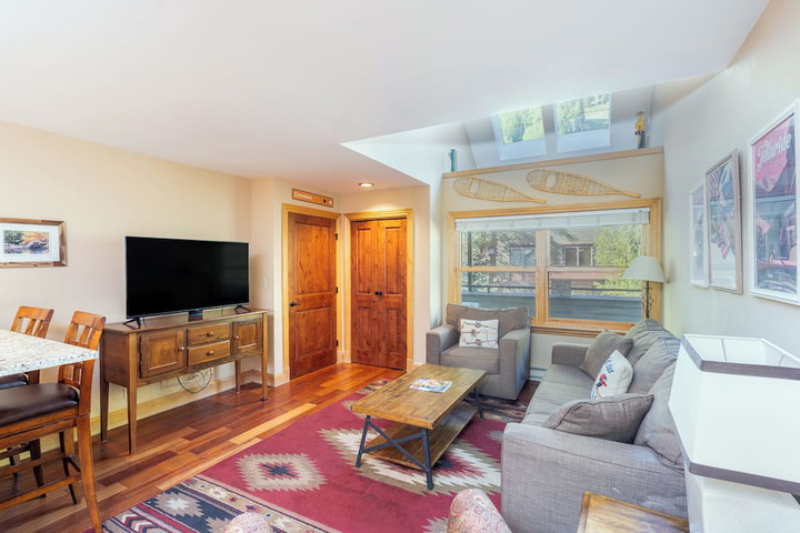 Delightful Ski-in/ski-out Retreat Steps From Outdoor Adventures - Telluride, CO