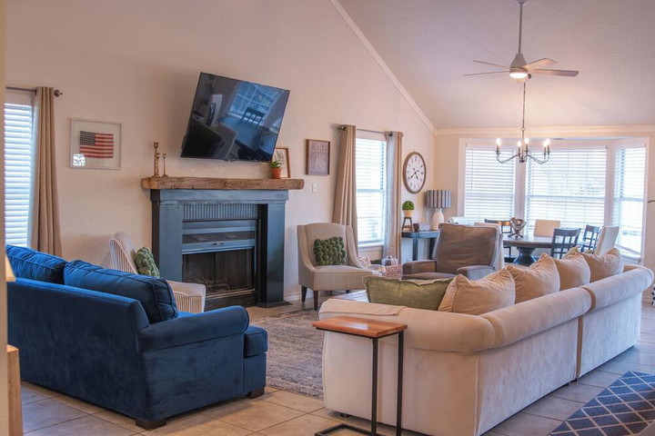 Lake It Easy...5br Waterfront Home, Dock, Deck And Game Area - New Braunfels, TX
