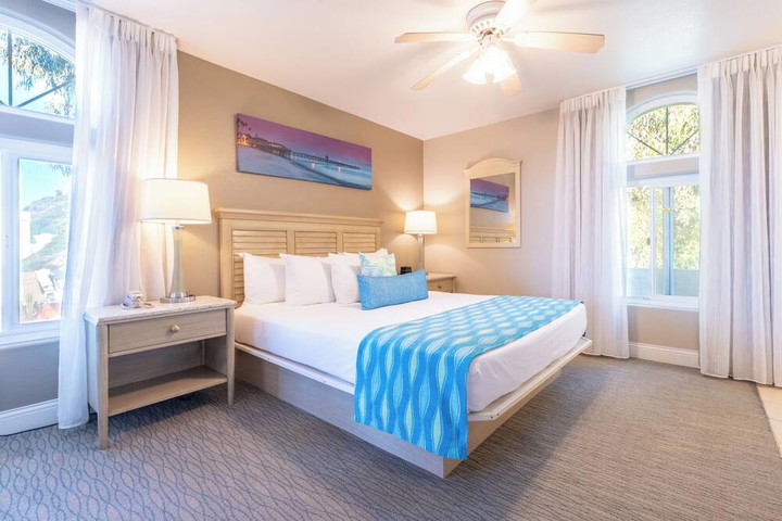 Relaxing Stay! Private Balcony, Full Kitchen, Outdoor Pool - Laguna Beach, CA