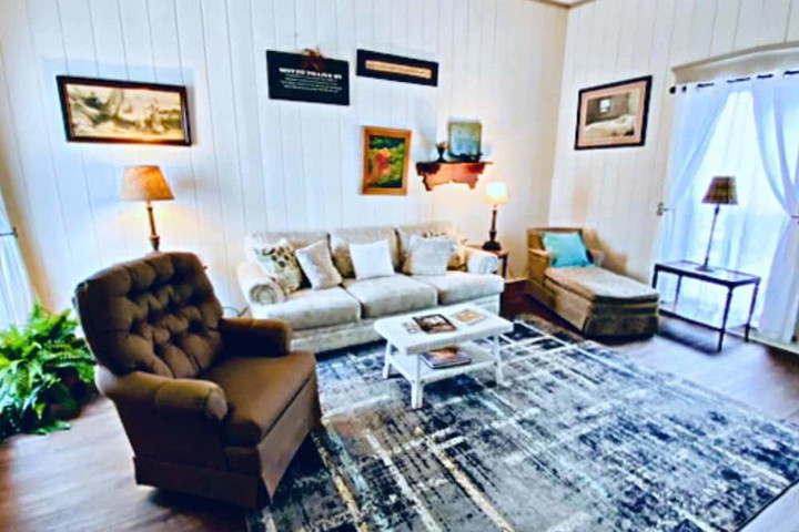 Nashville Suite #2: Pet Friendly, Steps Away From Shops And Restaurants. - Nashville, IN